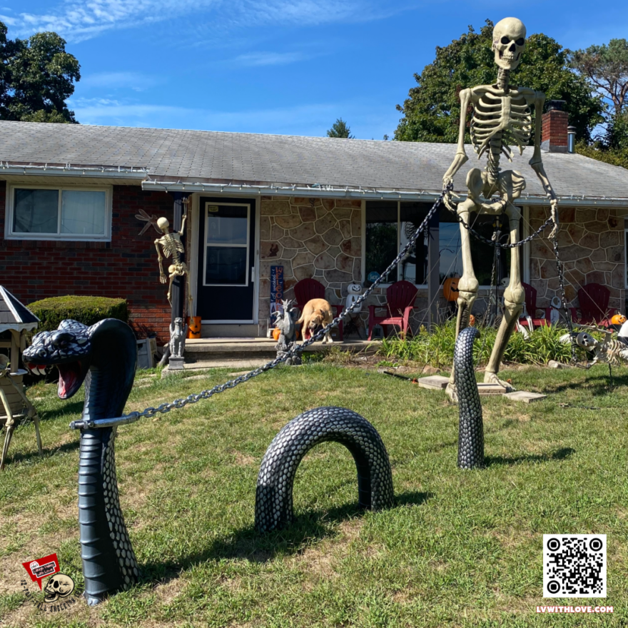 12-Foot-Tall Skeleton Crawl and Halloween Decoration Tour 2024 - Lehigh ...
